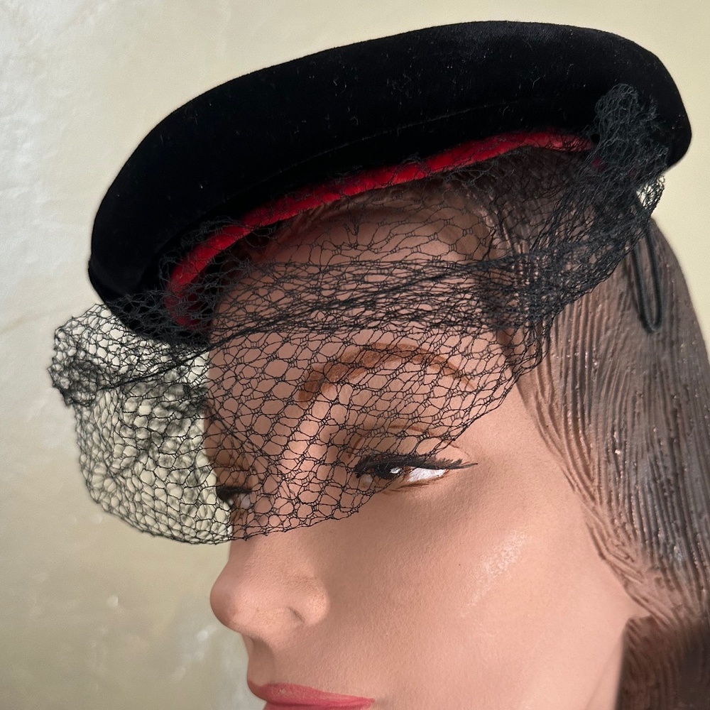 Beautiful 1950s' Black Velvet Juliet Cap With Veil An… - Gem